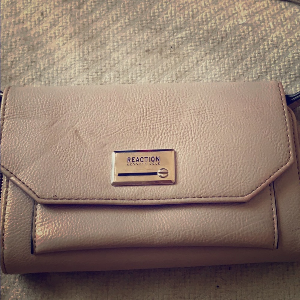 Kenneth Cole Reaction Crossbody Wallet - Gem